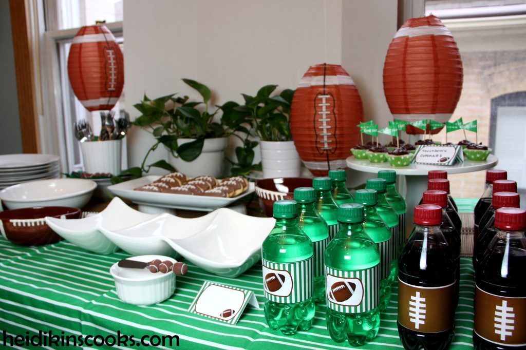 Tablescape Tuesday: Host a Super Bowl Party! | heidikins cooks